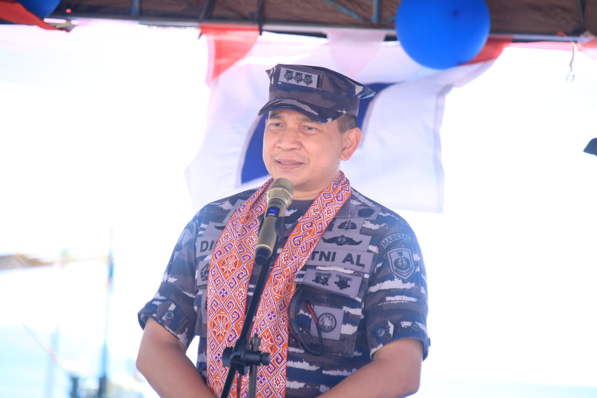 TNI AL Menambah semarak Festival Teluk Petta dengan Lomba Perahu Hias ...