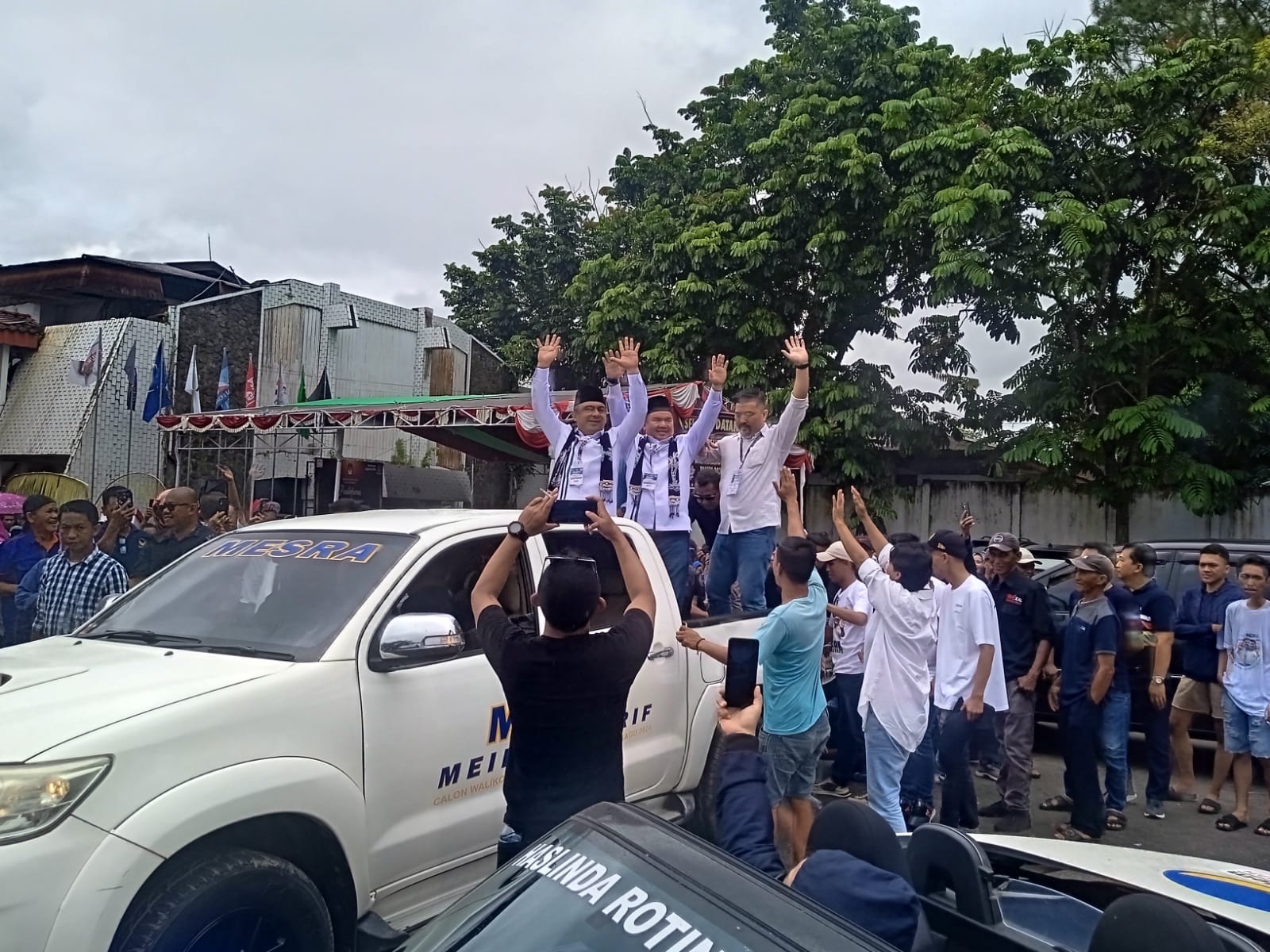 Pasangan calon Wali Kota dan Wakil Wali Kota Kotamobagu, Meiddy-Syarif, resmi mendaftar di KPU